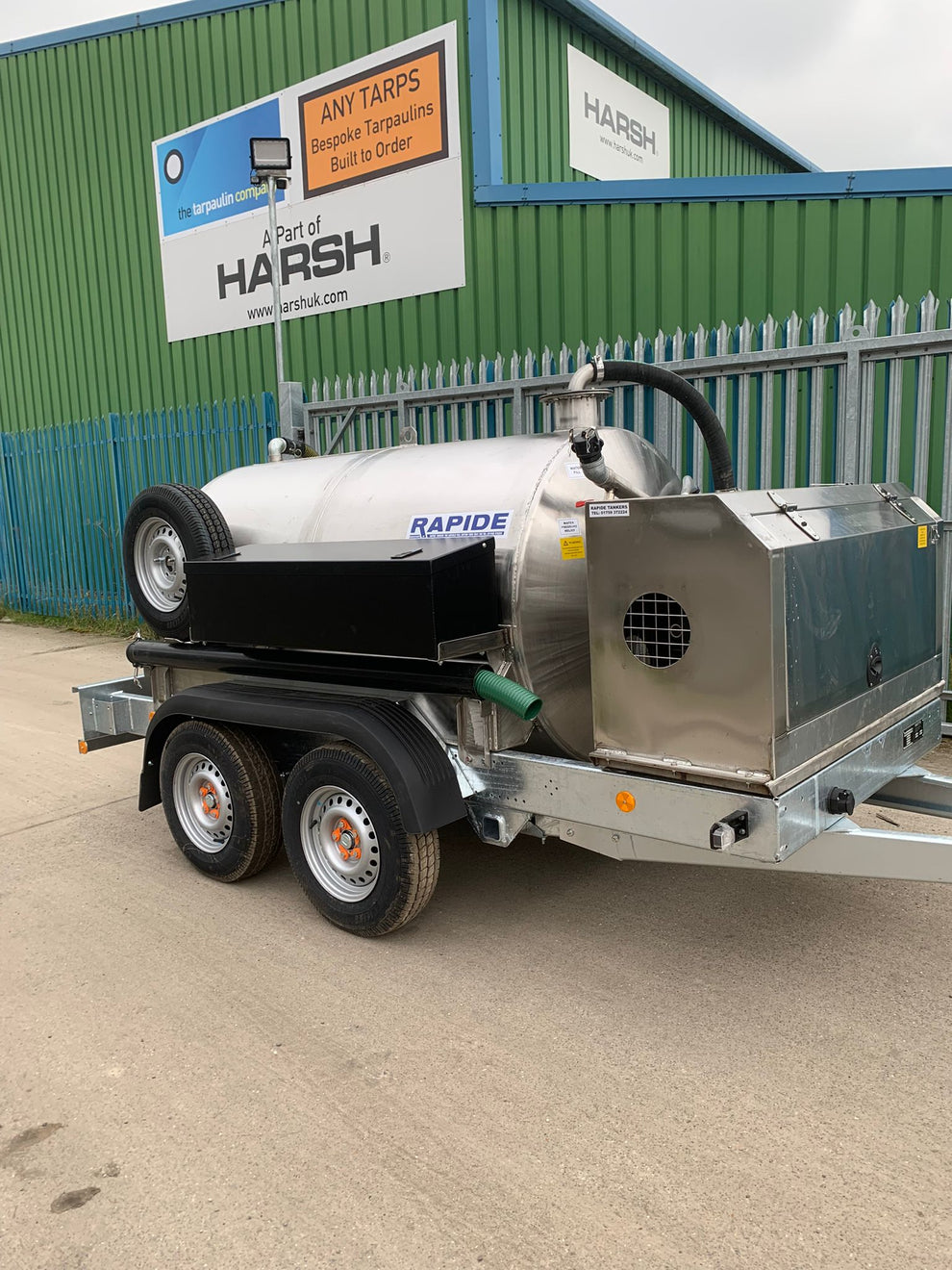 Mobile Tanker Unit with Tandem Axle Waste & Freshwater Tanks – RAPIDE ...