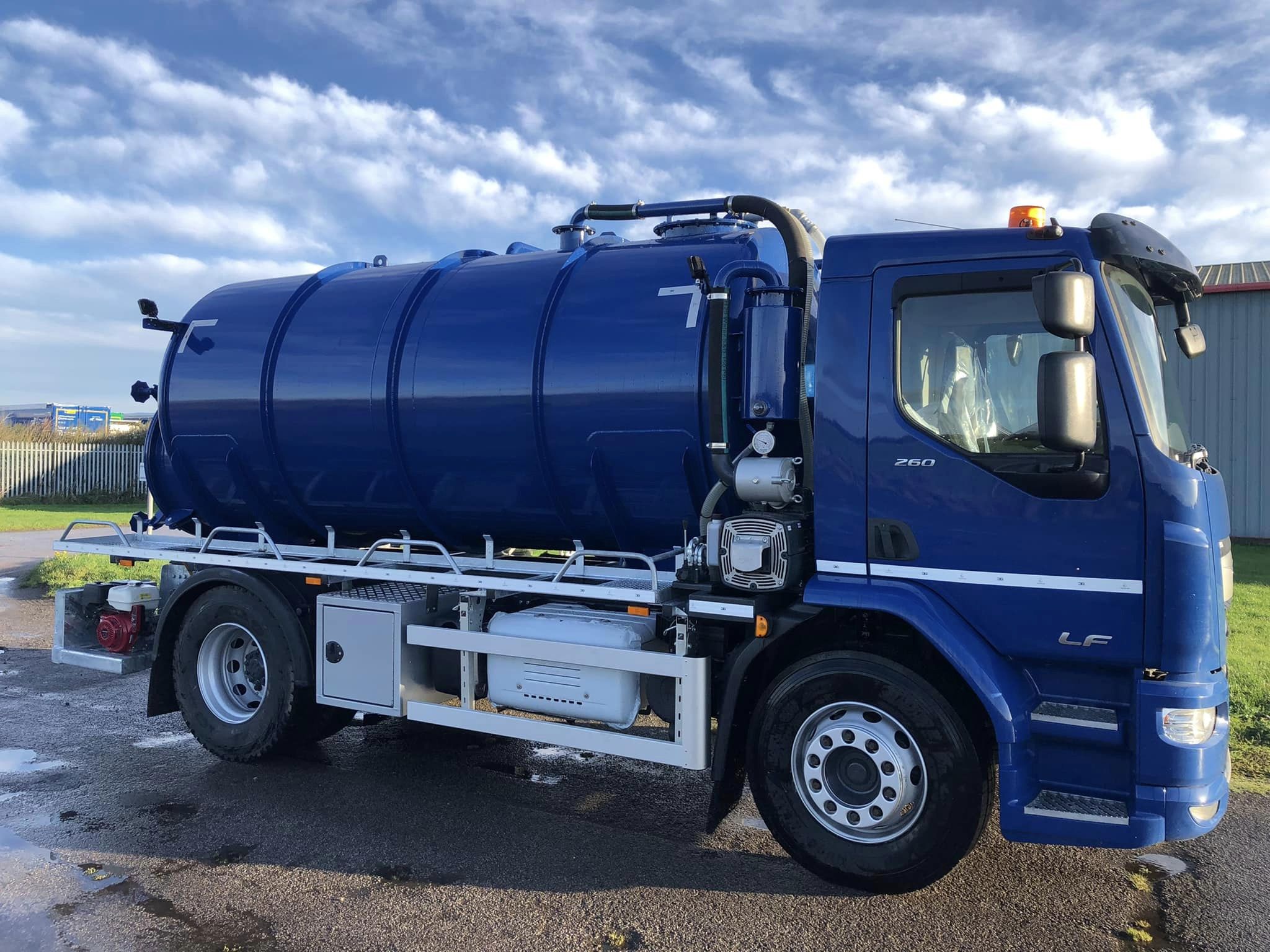 HGV Road Tankers: Custom Solutions from 3.5t to 32t with Advanced ...