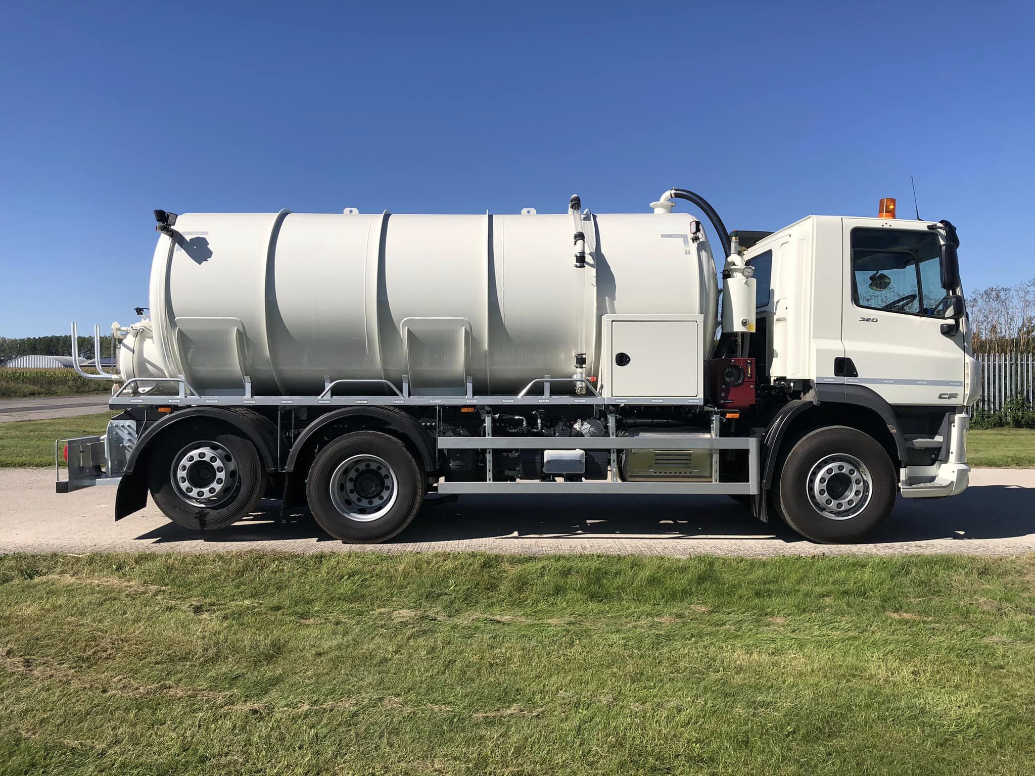 HGV Road Tankers: Custom Solutions from 3.5t to 32t with Advanced ...