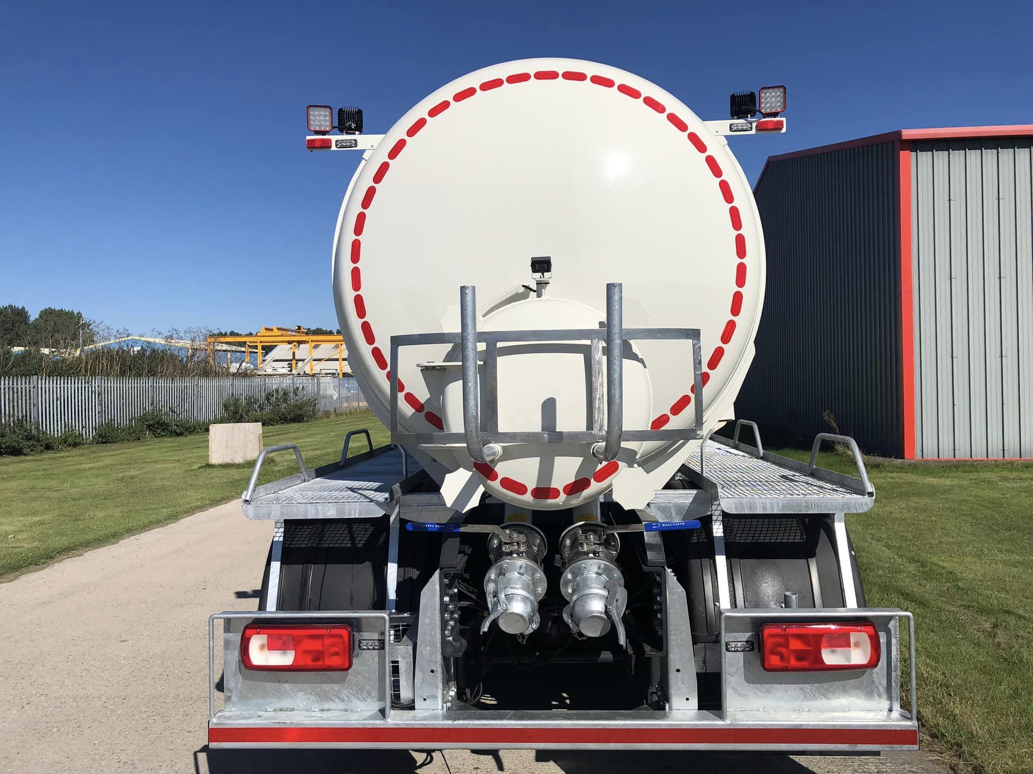 HGV Road Tankers: Custom Solutions from 3.5t to 32t with Advanced ...
